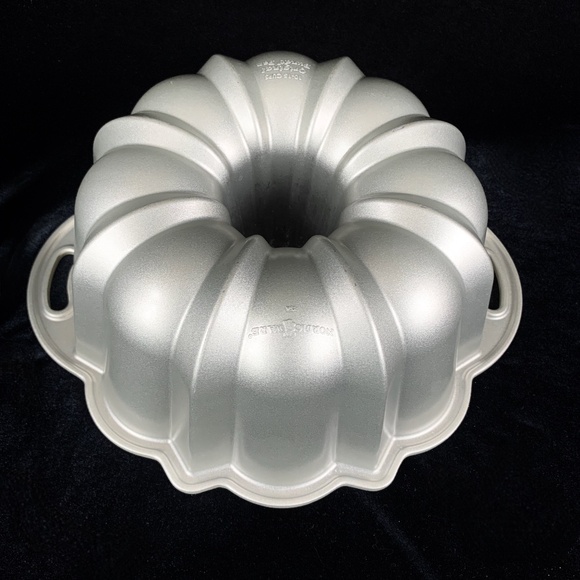 Nordic Ware | Kitchen | Nordic Ware Bundt Cake Pan Mold To 15 Cups ...